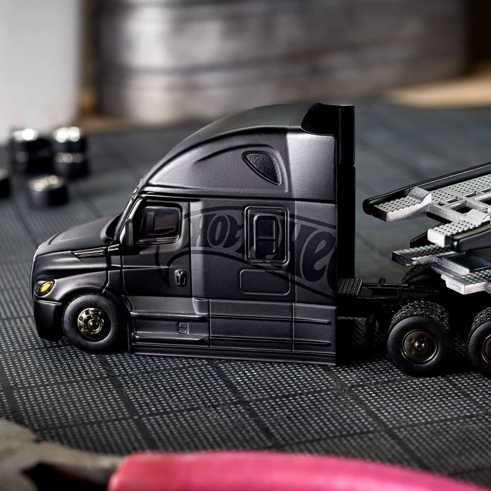 Hot Wheels Elite 64 Freightliner Cascadia | Mattel Creations