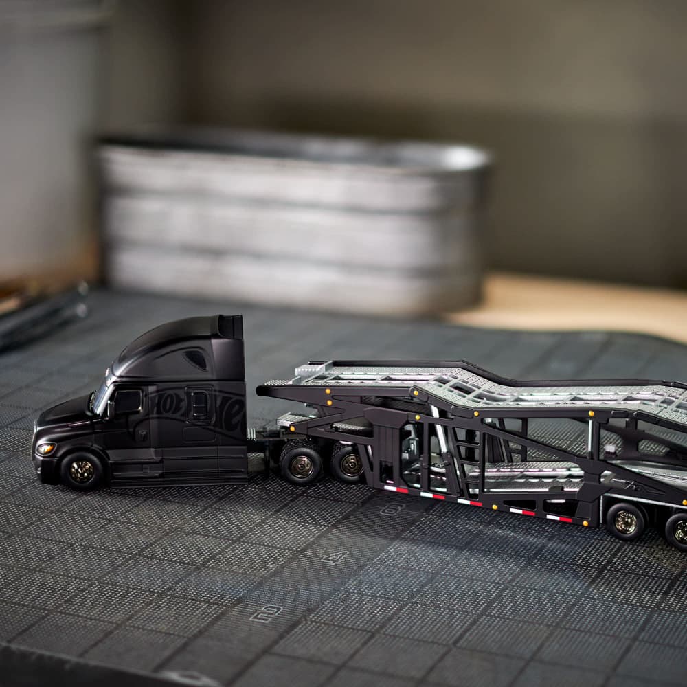 Hot Wheels Elite 64 Freightliner Cascadia | Mattel Creations